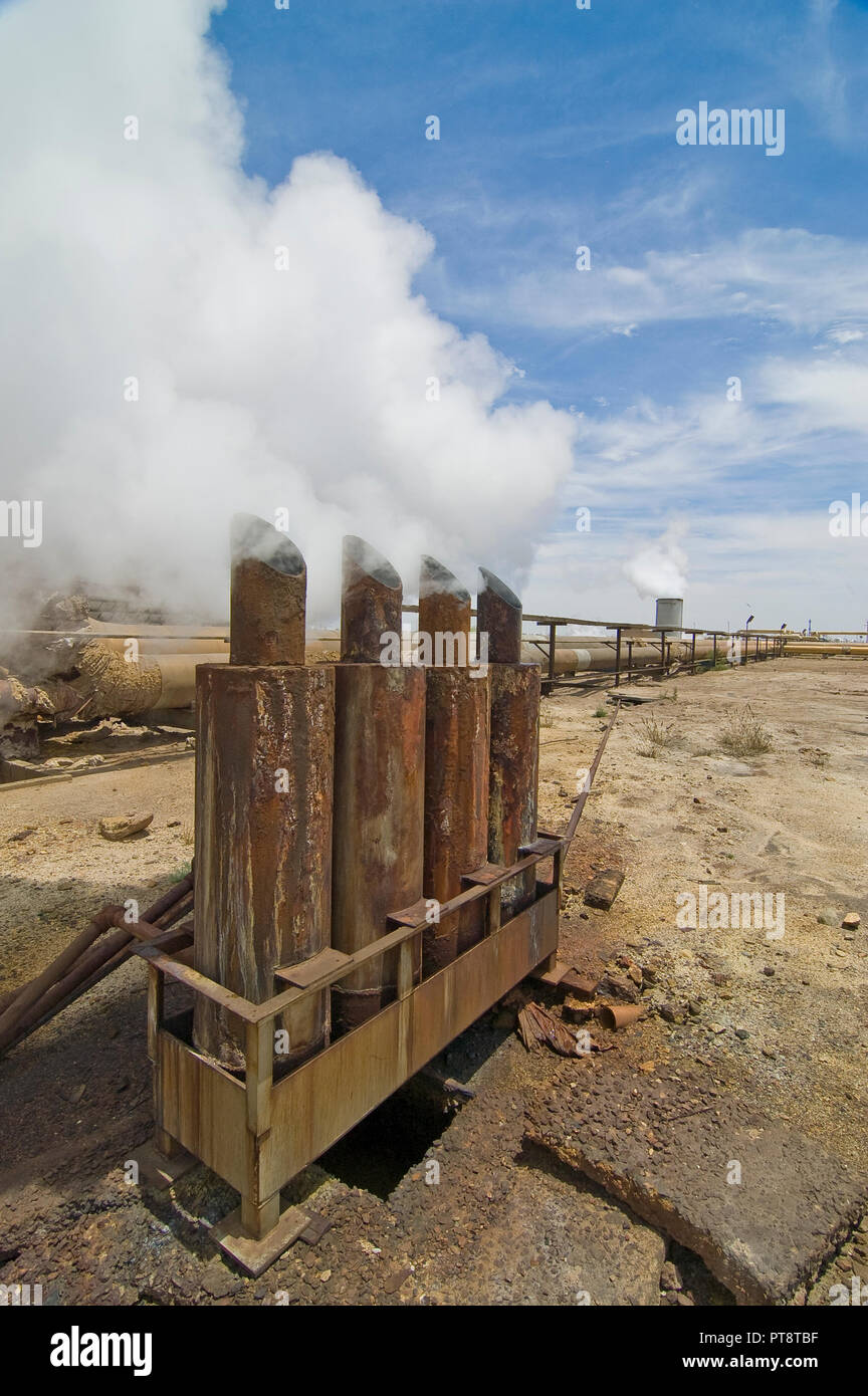 Vapor pipelines in CERRO PRIETO geothermal power plant at Comision ...