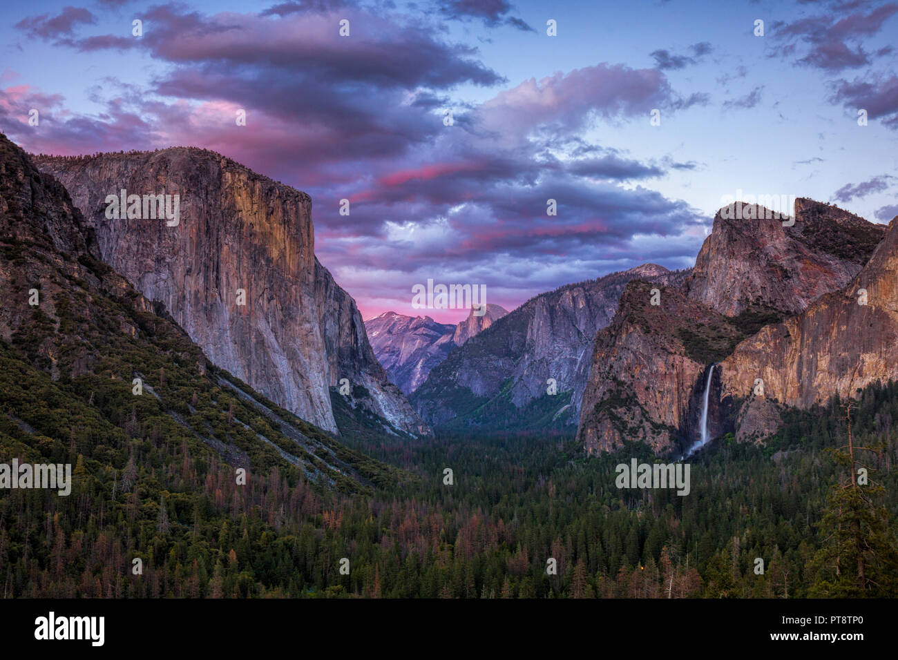 Just after sunset at Tunnel View in Yosemite National Park Stock Photo ...