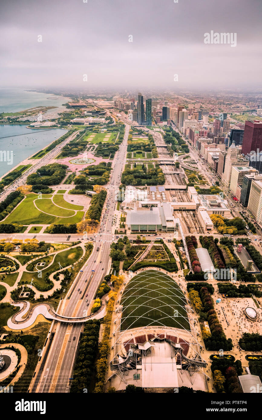 Chicago Aon Center Skyscraper Stock Photos & Chicago Aon Center ...