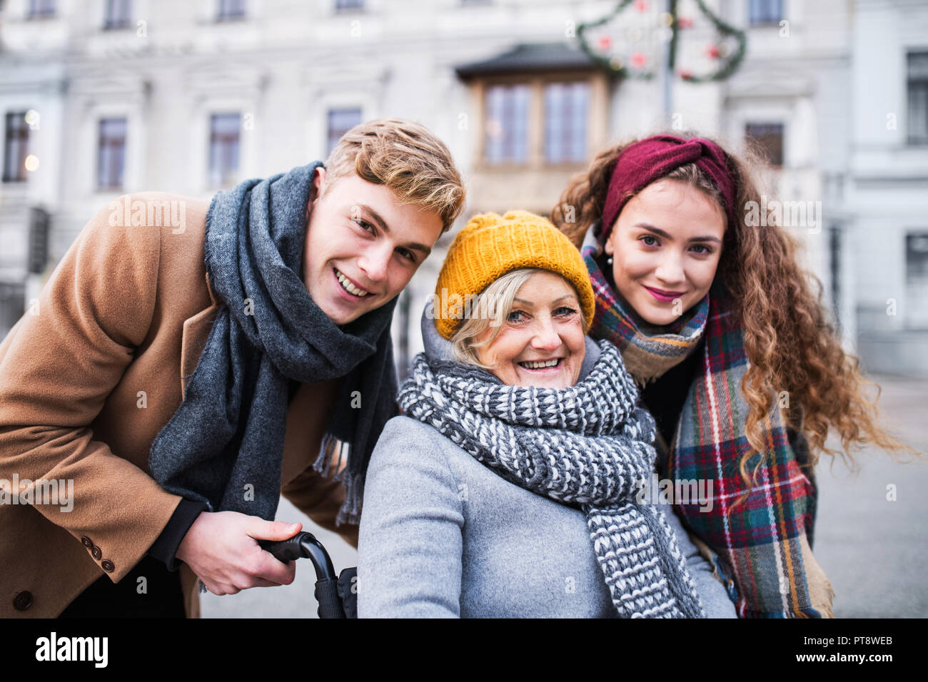 Teenager senior shopping bags hi-res stock photography and images - Alamy