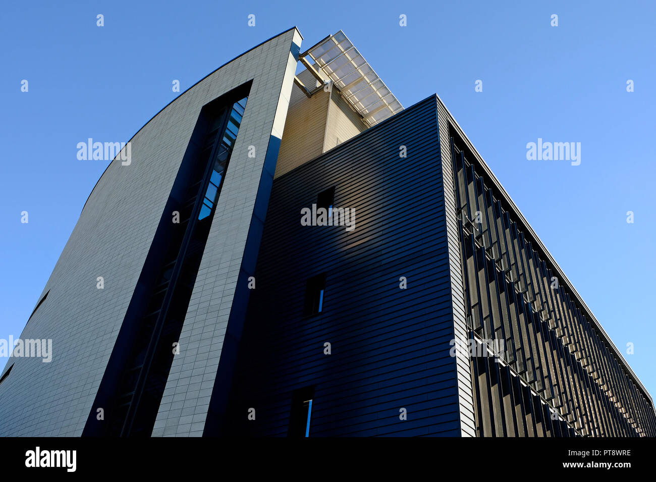 Cancer research uk cambridge institute hi-res stock photography and ...