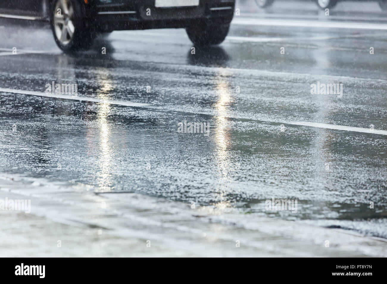 Car splash puddle hi-res stock photography and images - Alamy