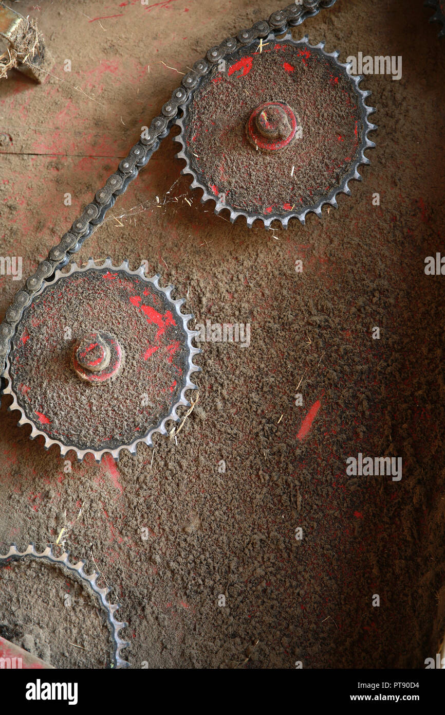 Chain and cogs Stock Photo - Alamy