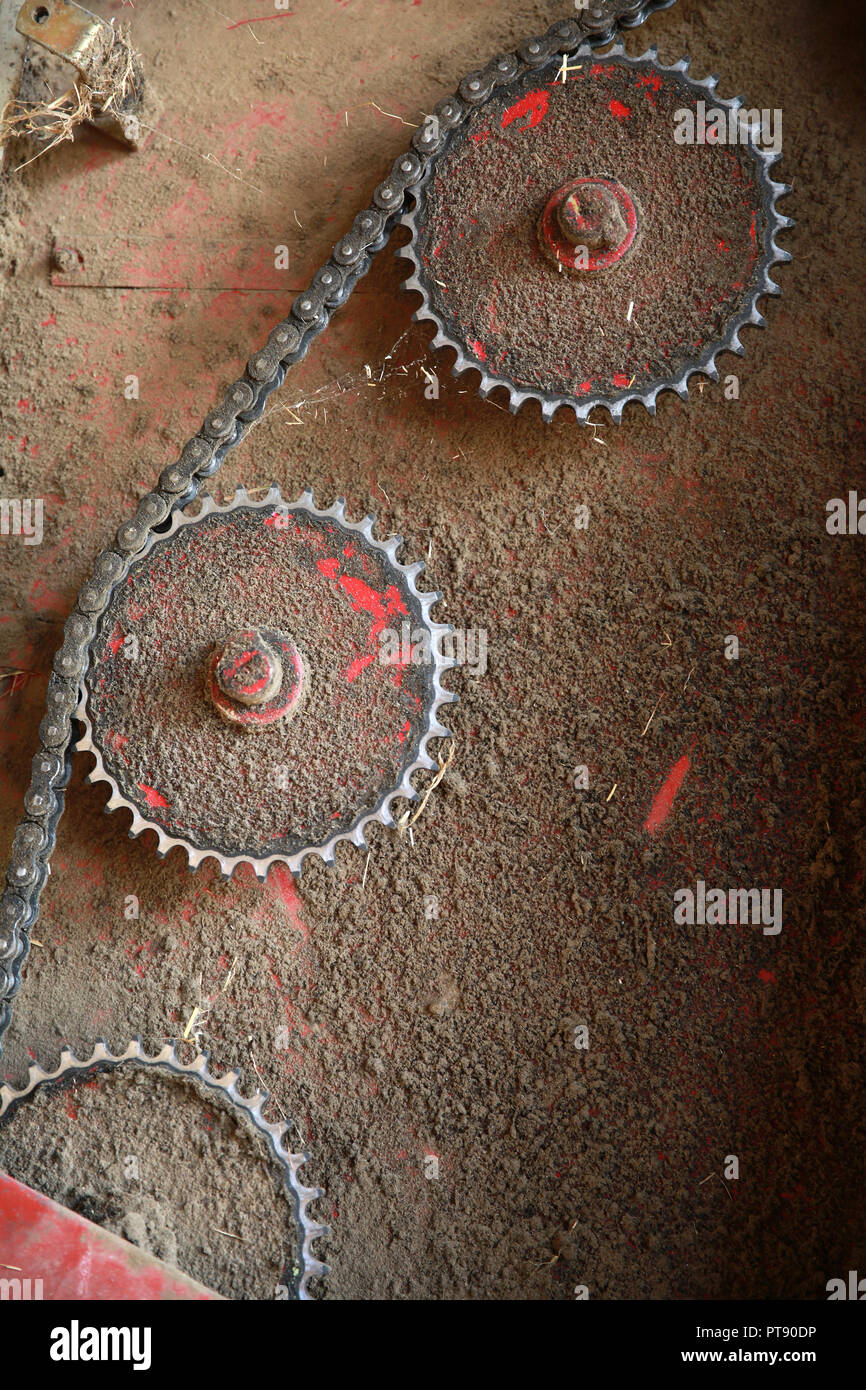 Chain and cogs Stock Photo - Alamy