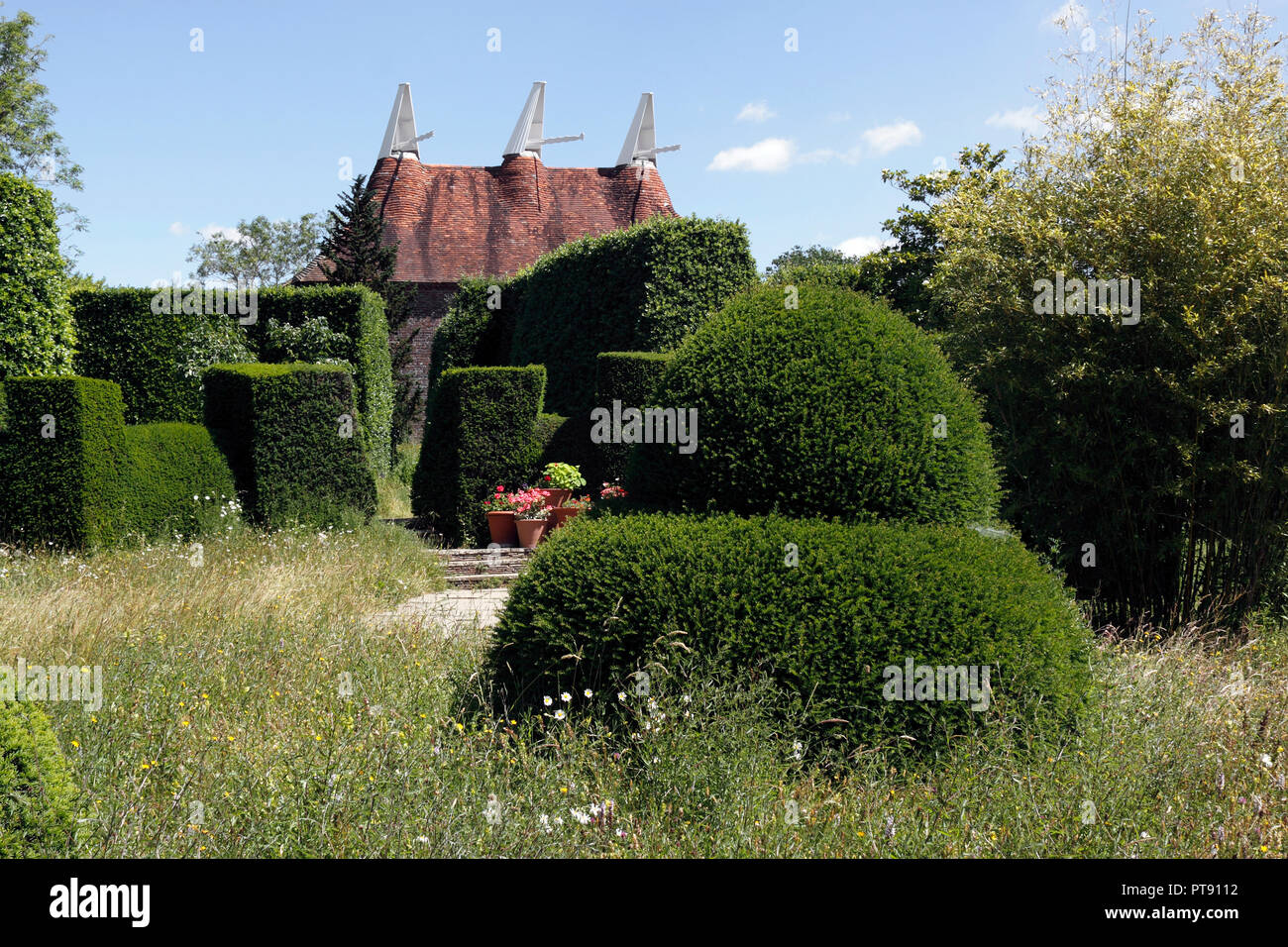 Topiary garden hi-res stock photography and images - Alamy