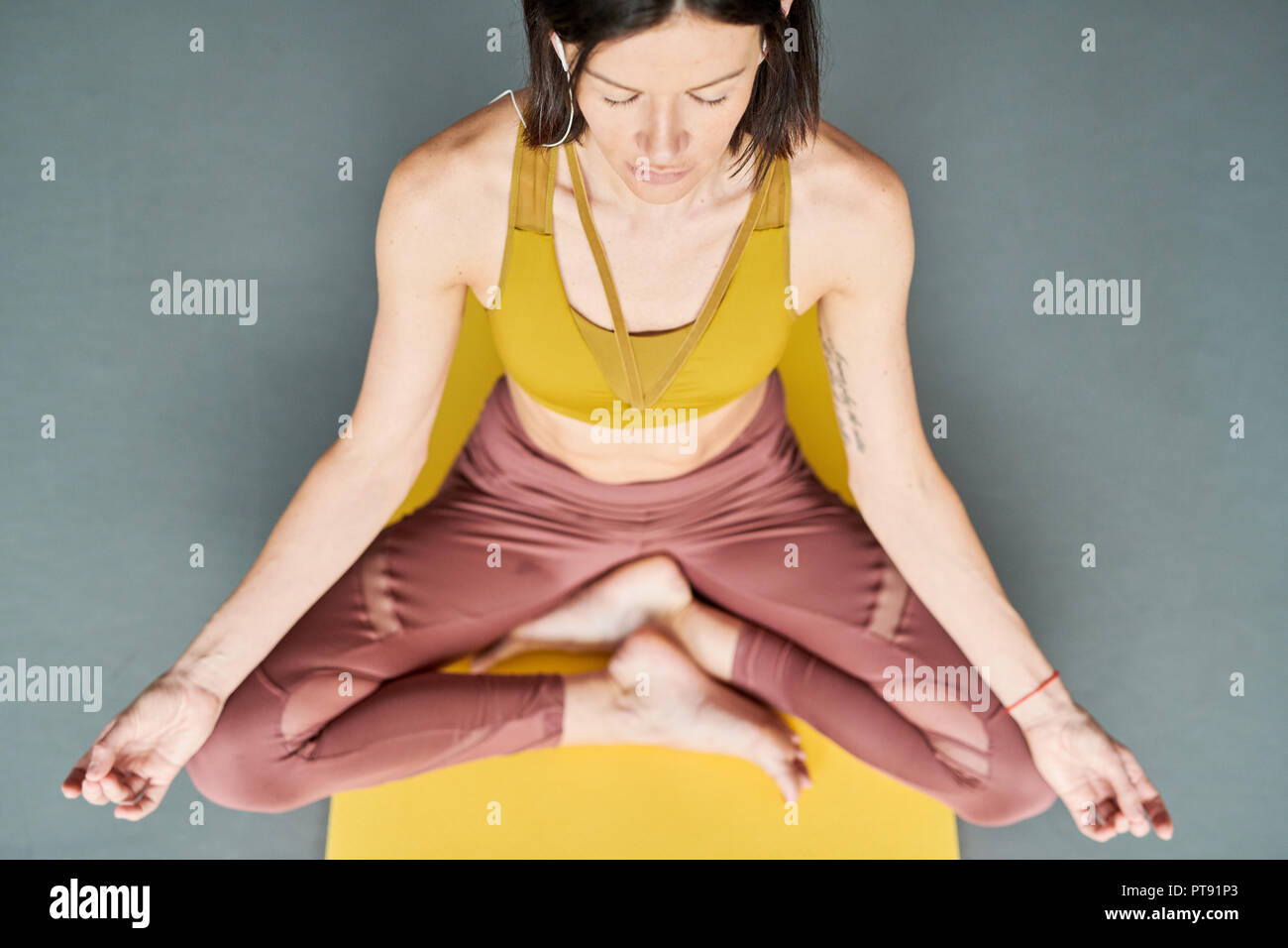 Yogi woman hi-res stock photography and images - Alamy
