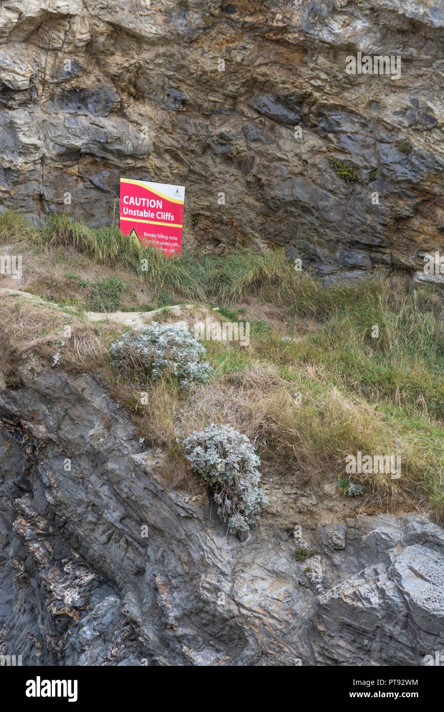 Warning sign loose rocks hi-res stock photography and images - Alamy