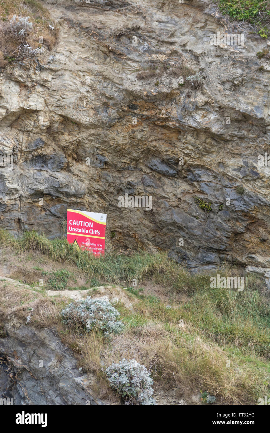 Warning sign loose rocks hi-res stock photography and images - Alamy