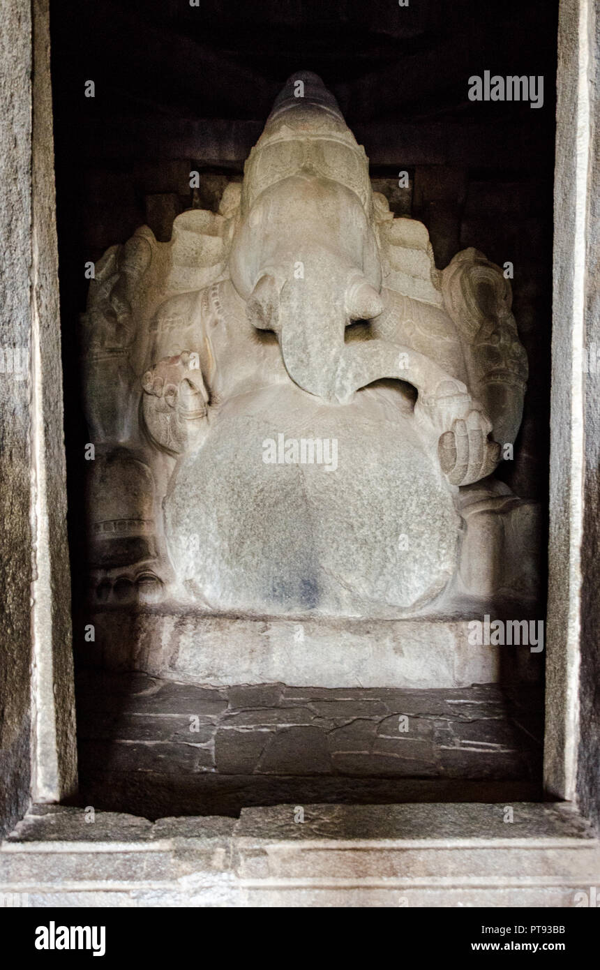 The Kadalekalu Ganesha idol at Hampi, Karnataka, India Stock Photo - Alamy