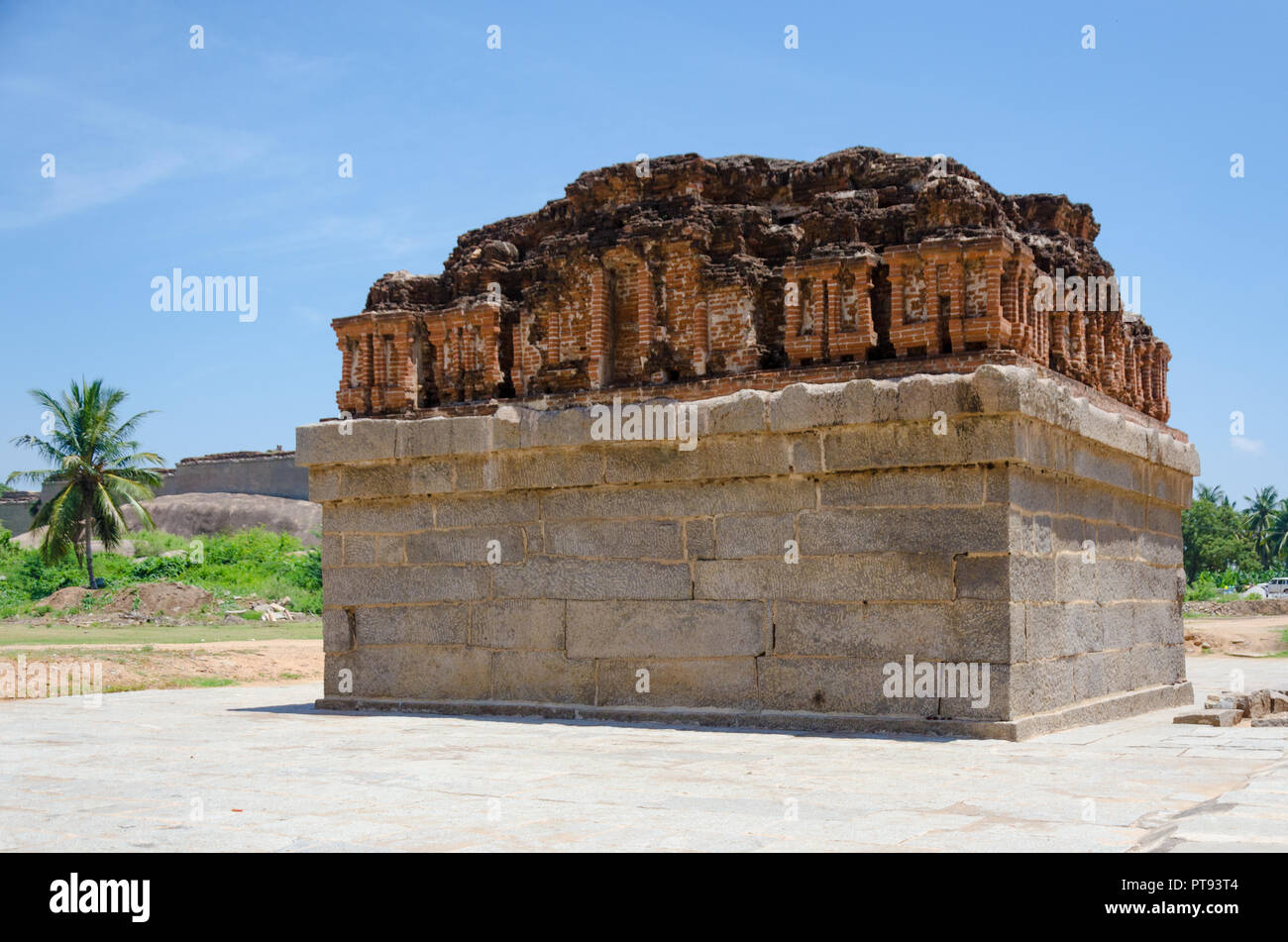 Exterior view of the 9 ft tall Badavilinga Temple at Hampi, Karnataka ...