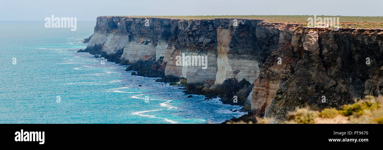 Bunda Cliffs bordering the Nullarbor Plain South Australia Stock Photo ...