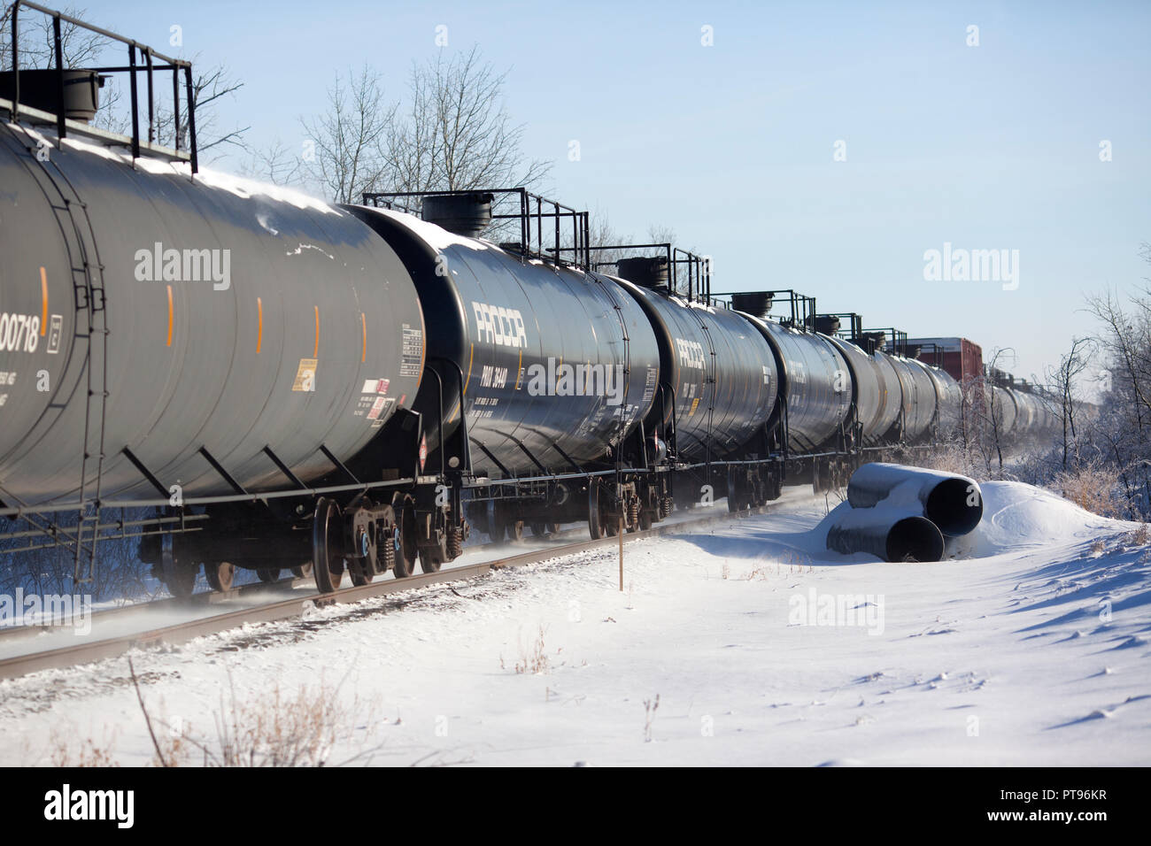 Canadian pacific train transporting oil hi-res stock photography and ...