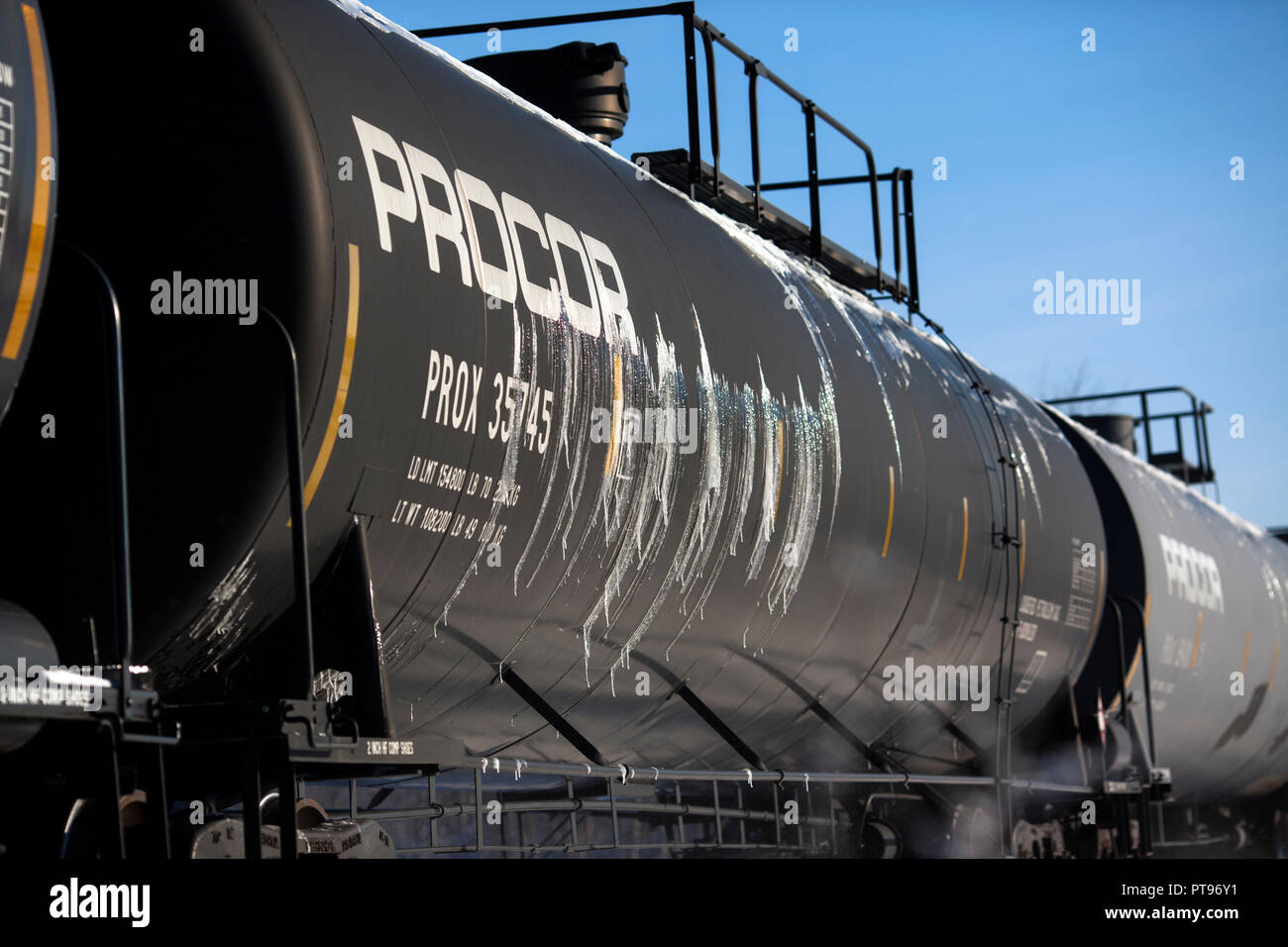 A Canadian Pacific train transporting oil leaves Hardisty, Alberta ...