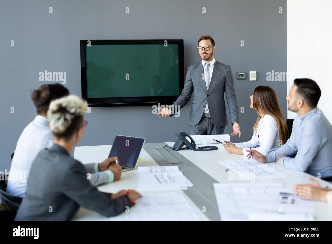 Young diverse team people hi-res stock photography and images - Alamy