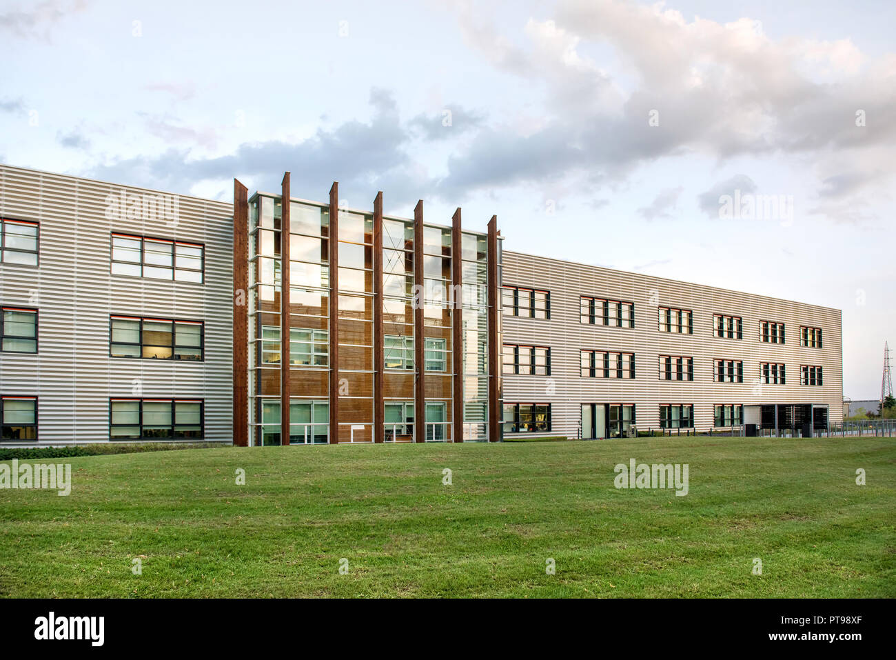 Glazing commercial building hi-res stock photography and images - Alamy