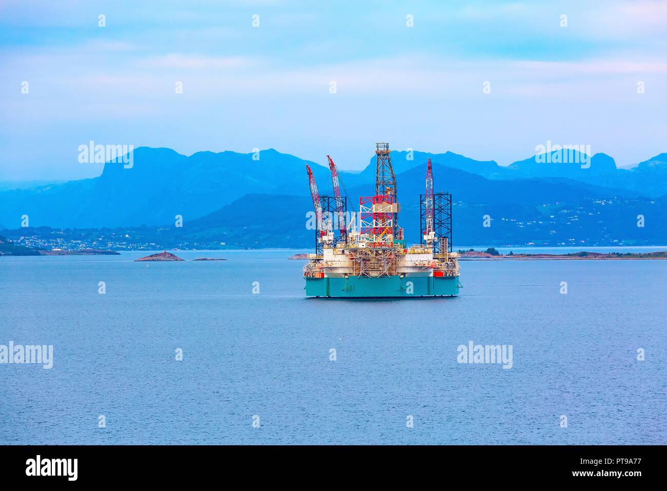 Oil rig, offshore platform in Stavanger, Norway fjord with copy space ...