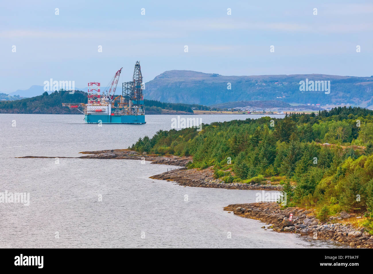Oil rig, offshore platform in Stavanger, Norway fjord with copy space ...