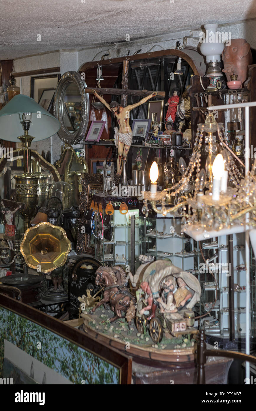 Curio shop interior hi-res stock photography and images - Alamy