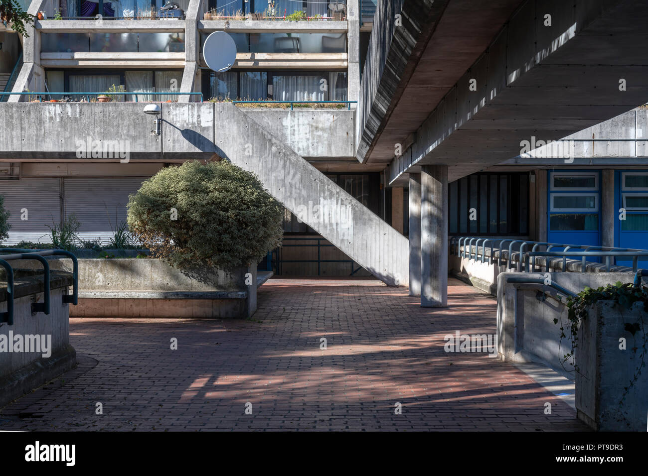 Rowley way social housing hi-res stock photography and images - Alamy