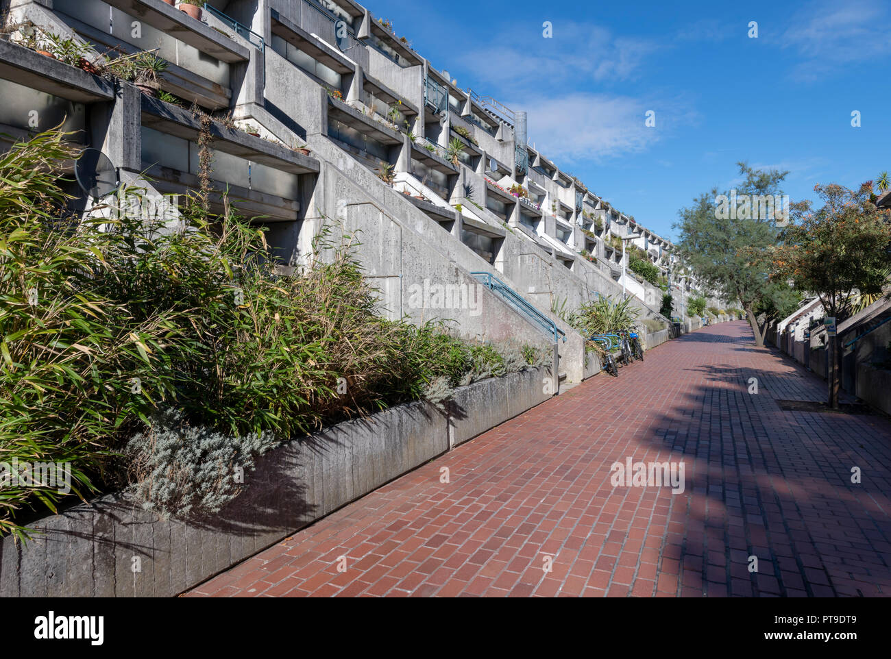 Rowley way social housing hi-res stock photography and images - Alamy