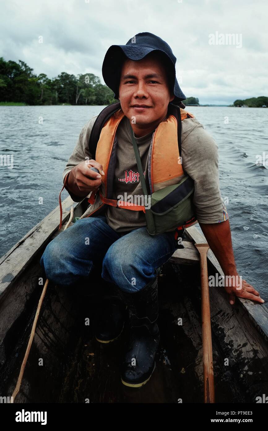 Indian guide paddle hi-res stock photography and images - Alamy