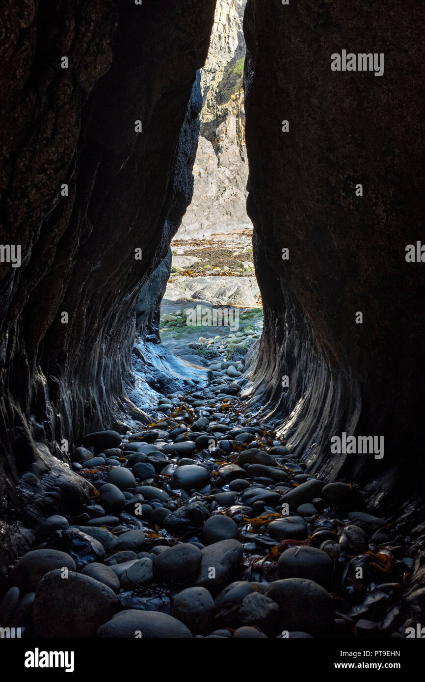 Coastal cave hi-res stock photography and images - Alamy