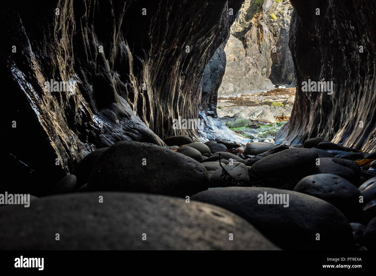 Inside cave looking out hi-res stock photography and images - Alamy