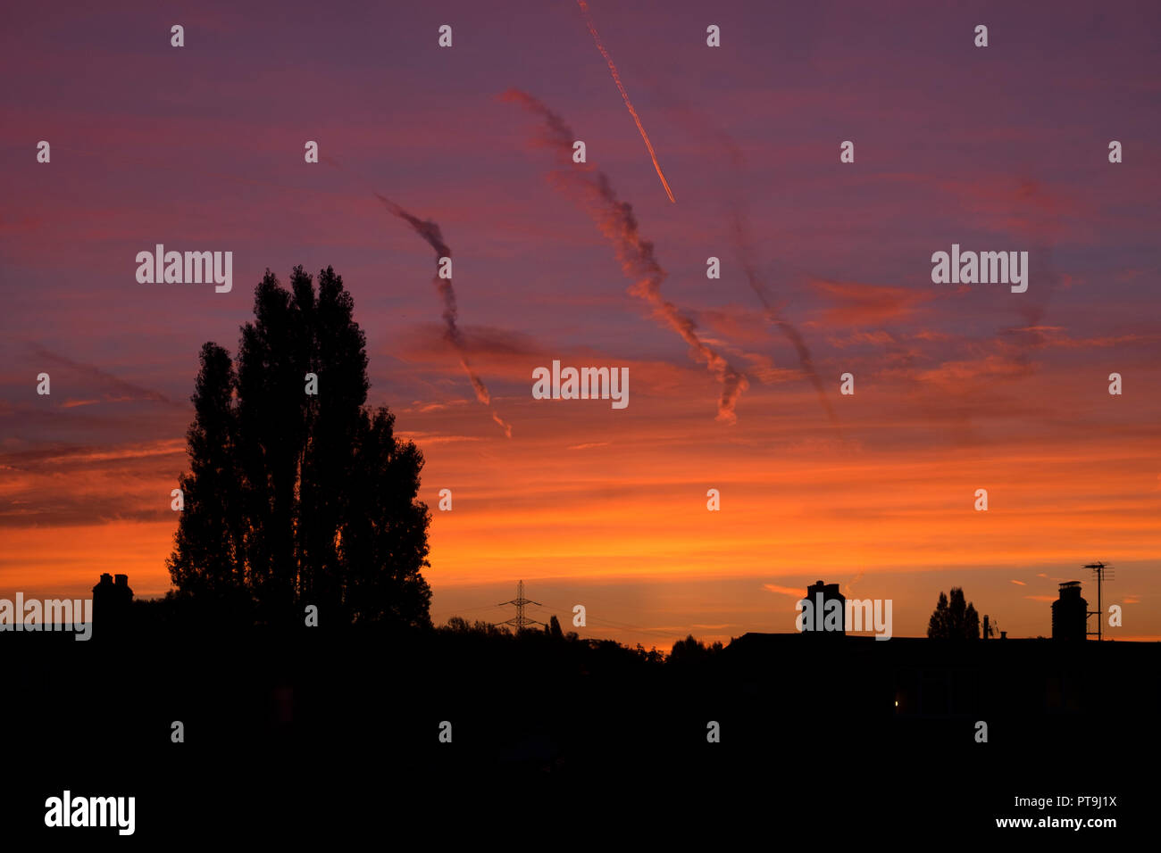 Rooftops uk silhouette hi-res stock photography and images - Alamy