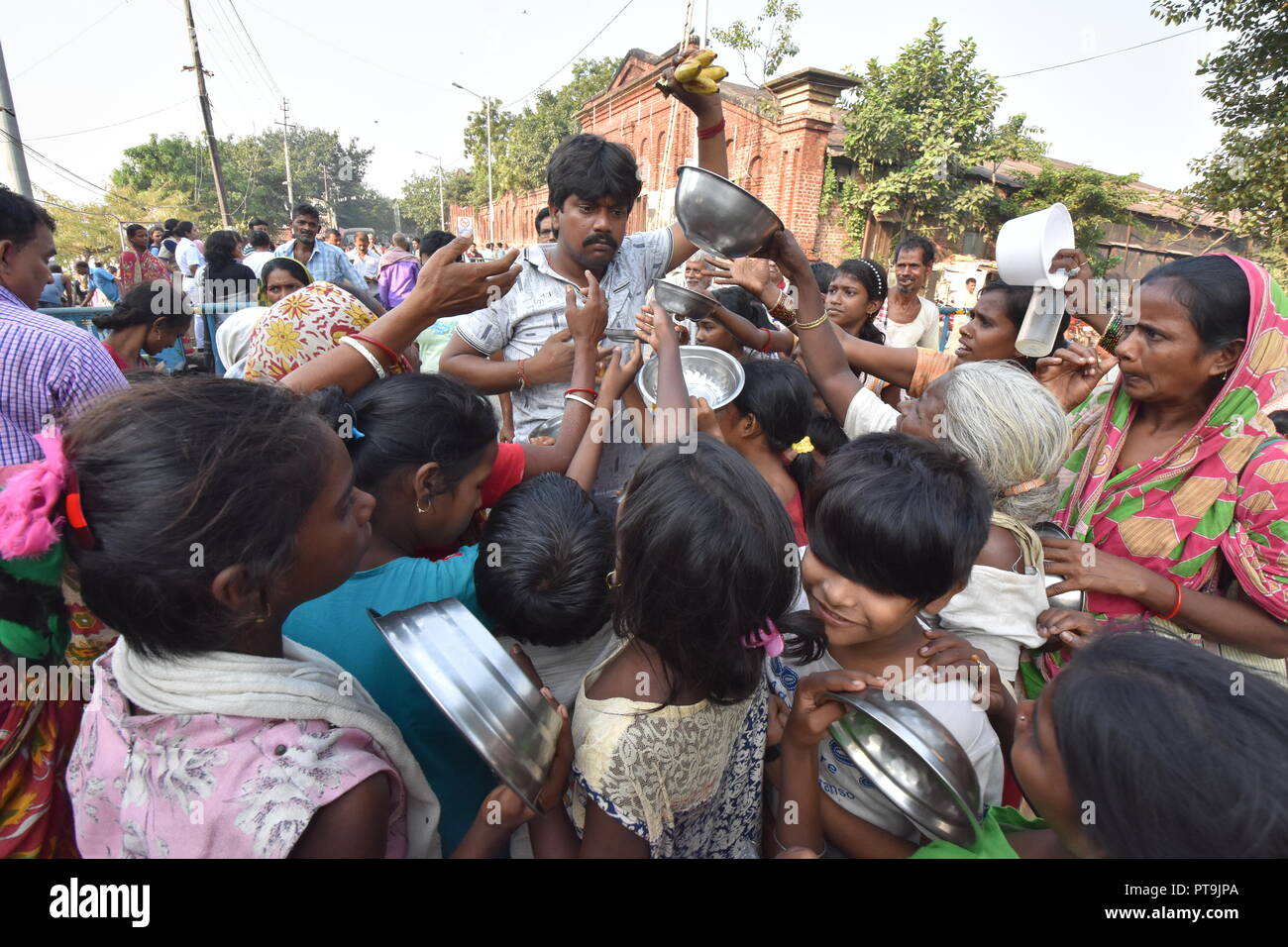 Needy people hi-res stock photography and images - Alamy