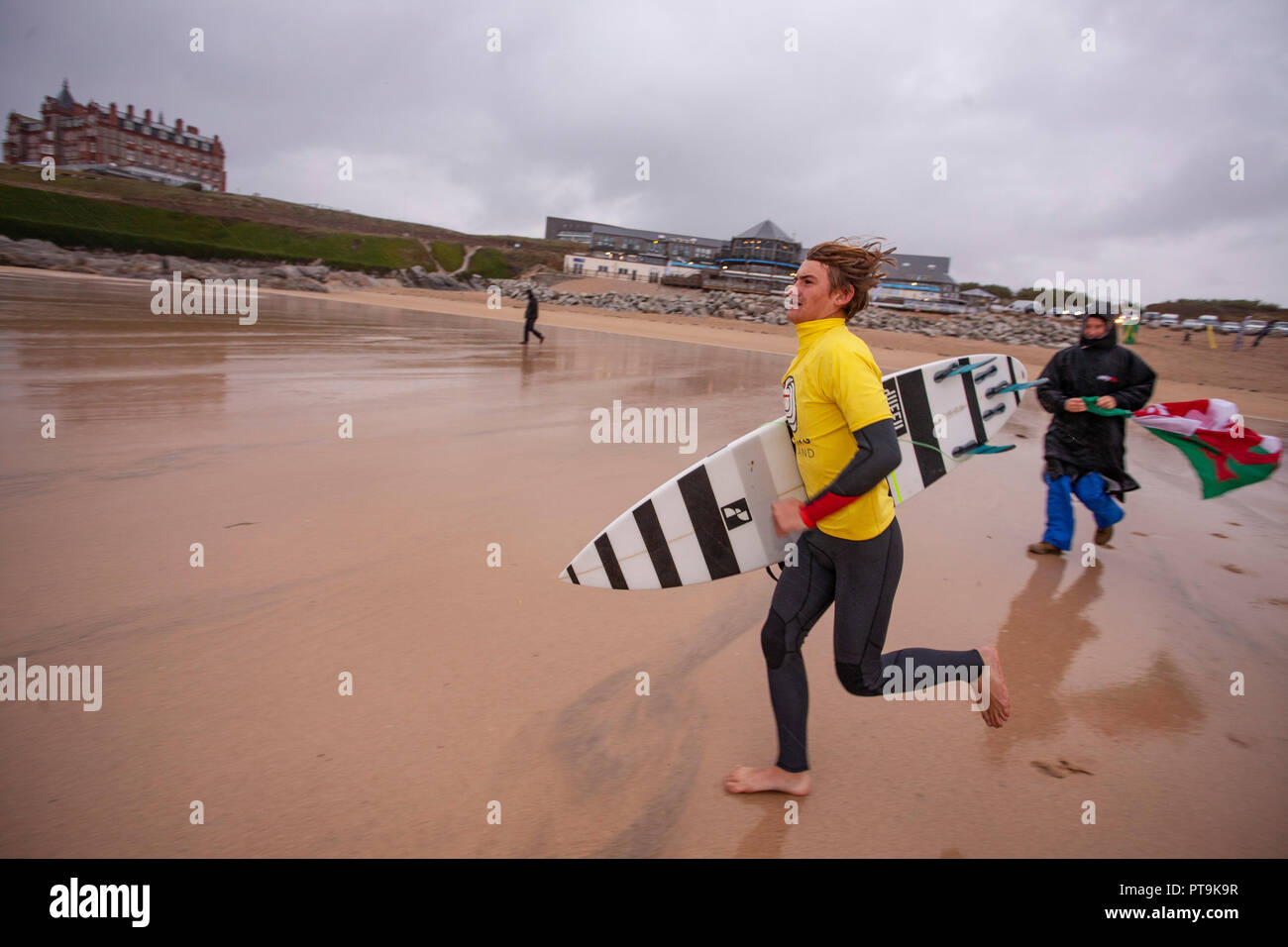 Lucy campbell surfer hi-res stock photography and images - Alamy