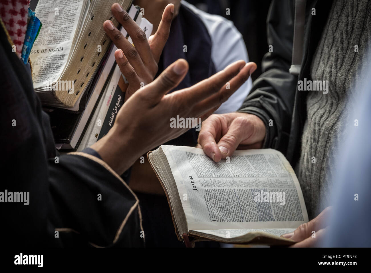 Heckling speaker hi-res stock photography and images - Alamy