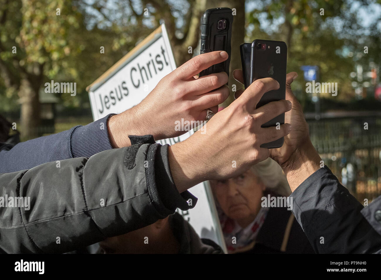 Heckling speaker hi-res stock photography and images - Alamy