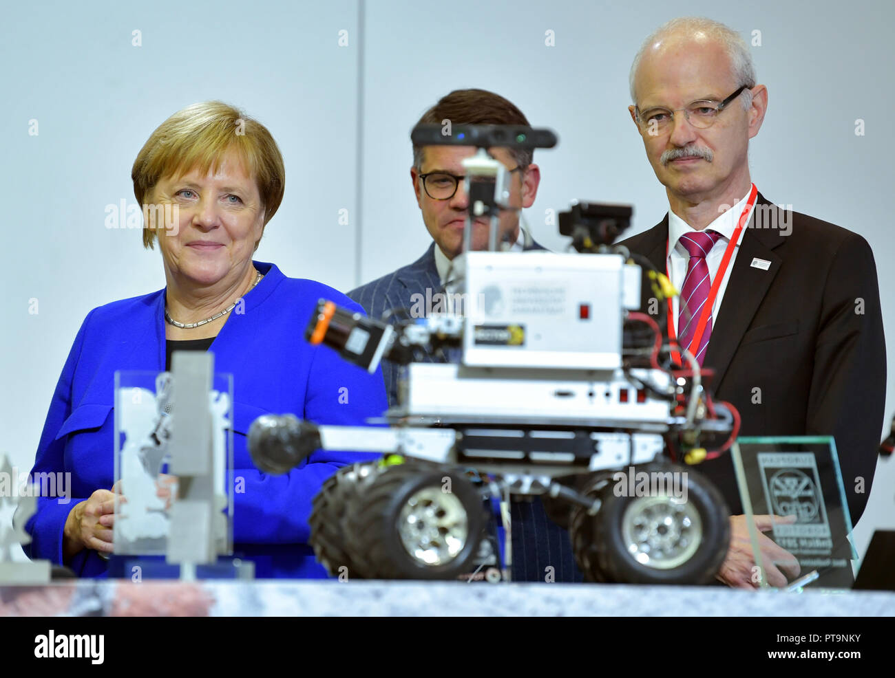 Buried robot hi-res stock photography and images - Alamy