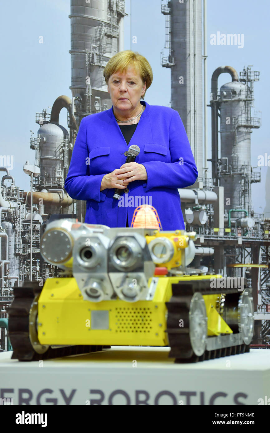 Buried robot hi-res stock photography and images - Alamy