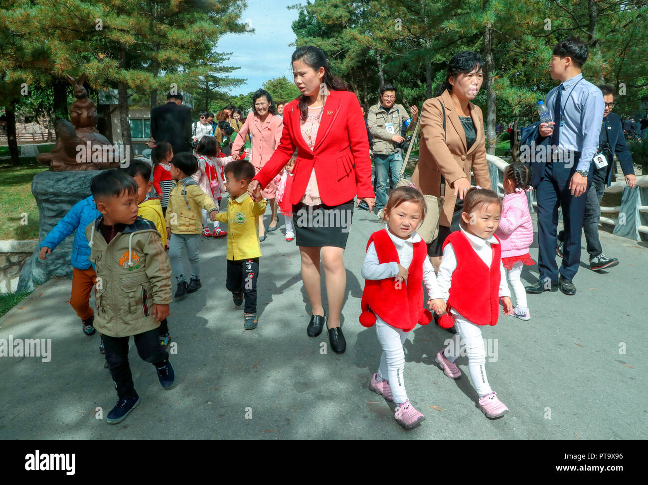 Pyongyang Central Zoo, Oct 6, 2018 : North Koreans at Pyongyang Central ...