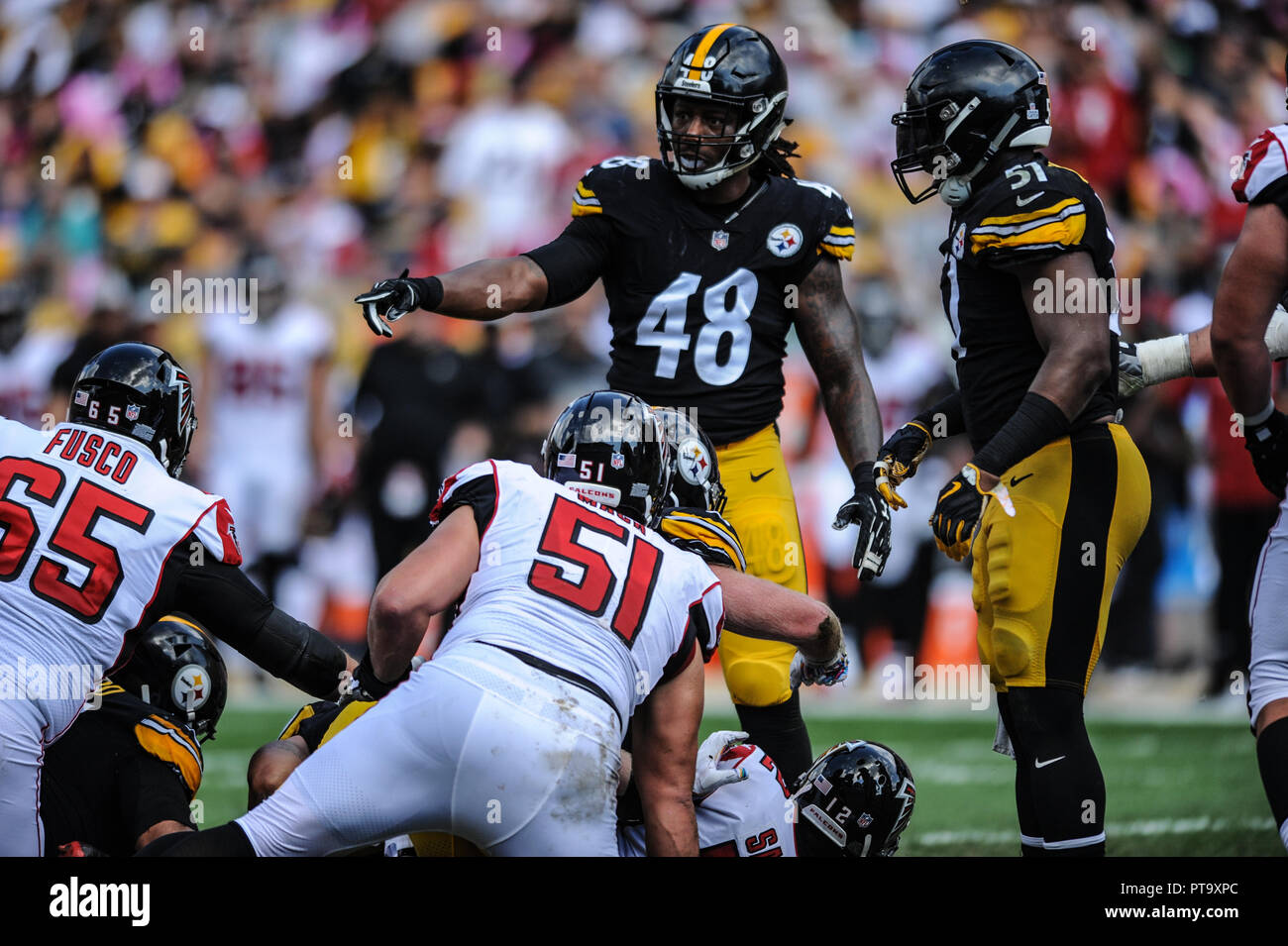 Bud dupree falcons hi-res stock photography and images - Alamy