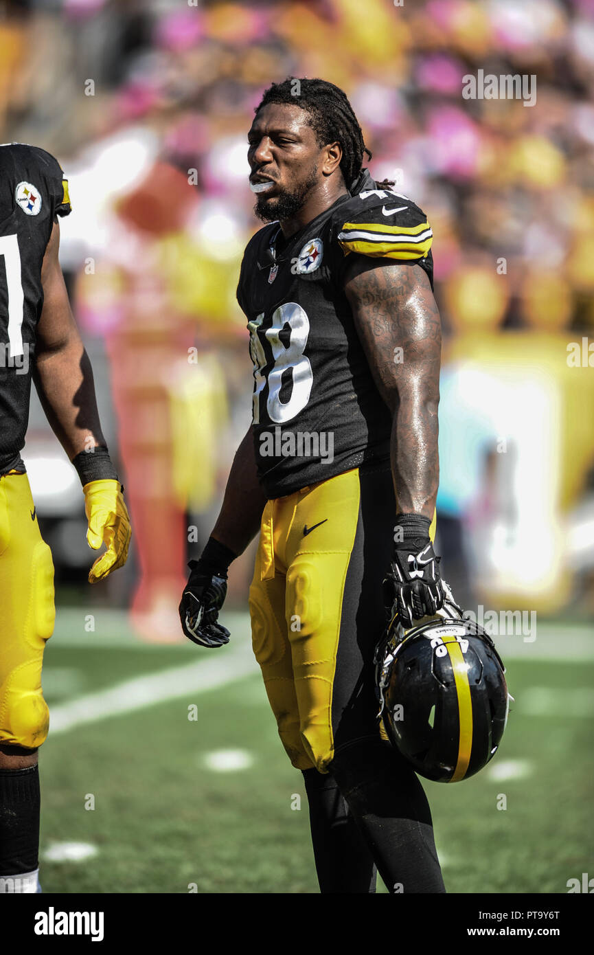 Bud dupree falcons hi-res stock photography and images - Alamy