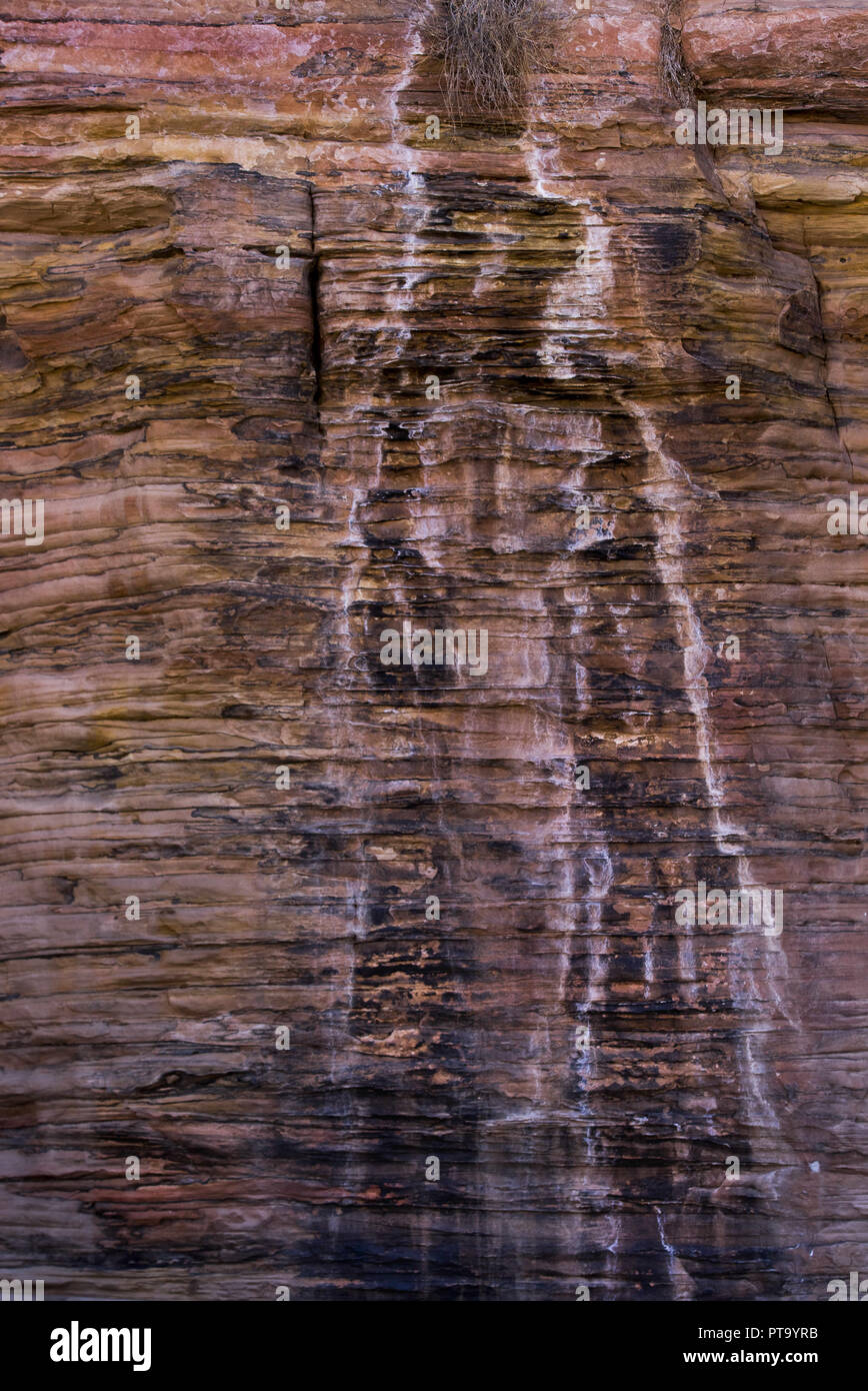 Utah, USA. 5th Oct, 2018. Varied rock hues emerge from a former water ...