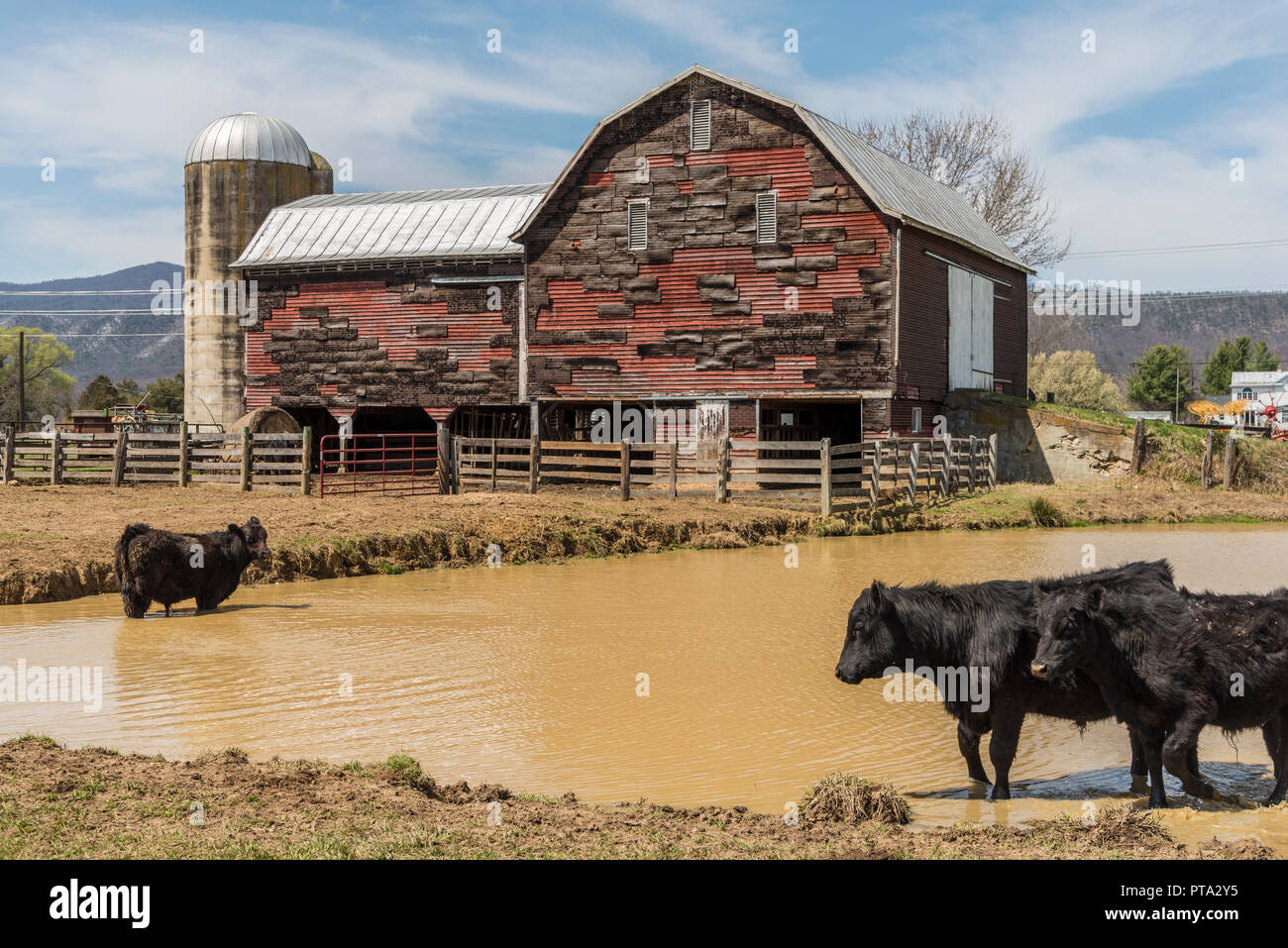 Old red barn Stock Photo - Alamy