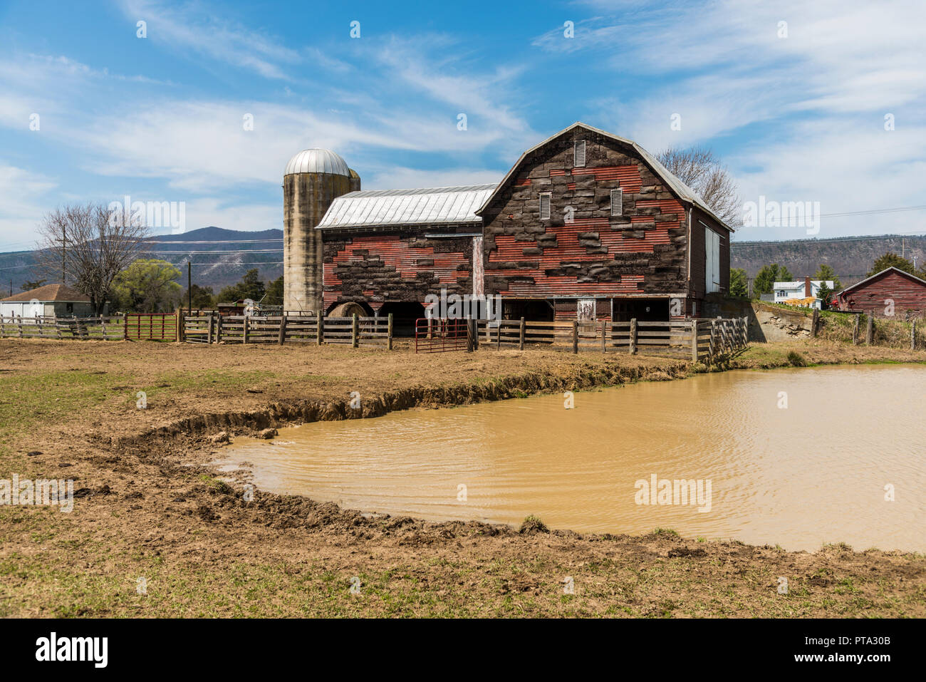 Old red barn Stock Photo - Alamy