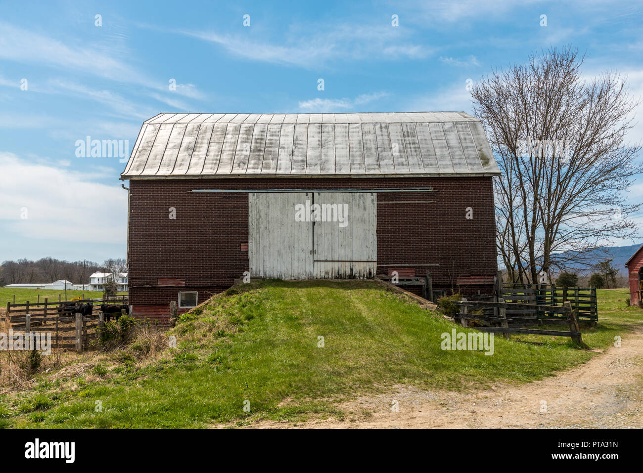 Rustic farm scene hi-res stock photography and images - Alamy