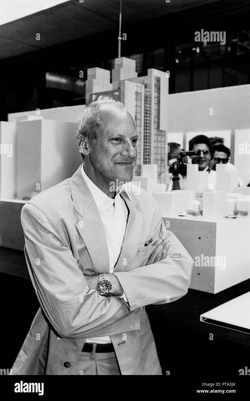 Norman foster architect portrait Black and White Stock Photos & Images ...