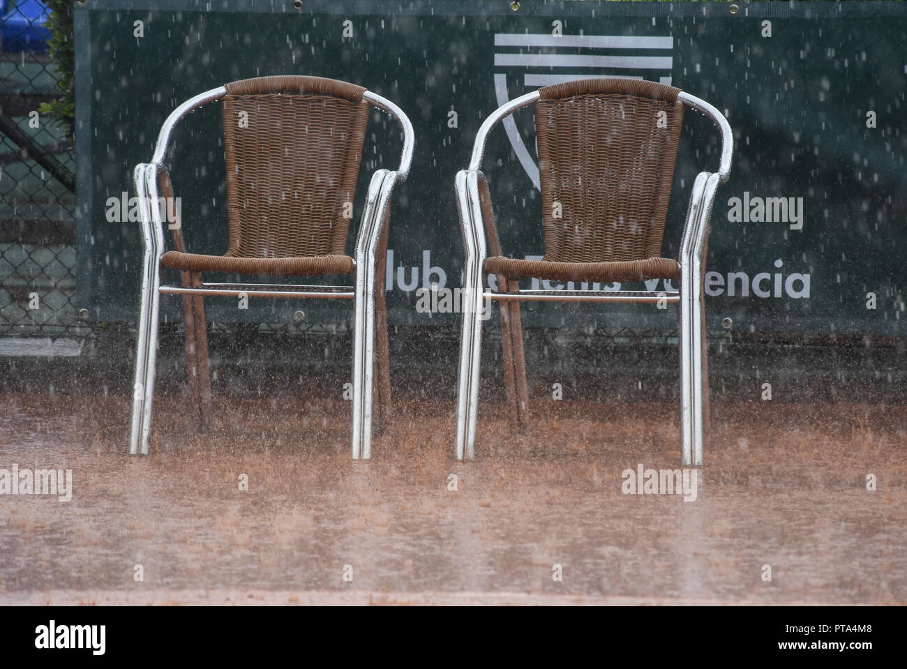 Tennis rain raining wet hi-res stock photography and images - Alamy