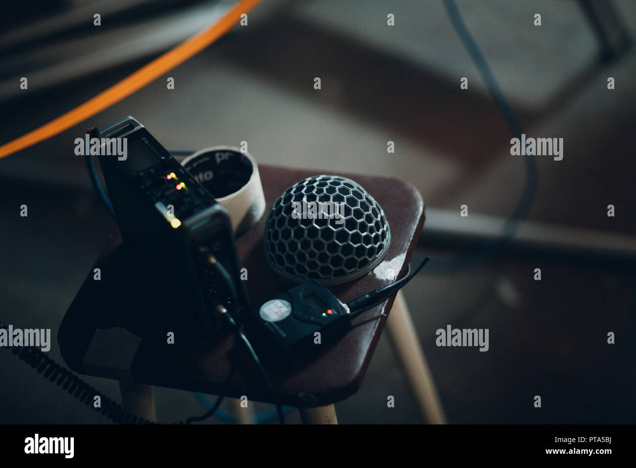 Location recording microphone hi-res stock photography and images - Alamy
