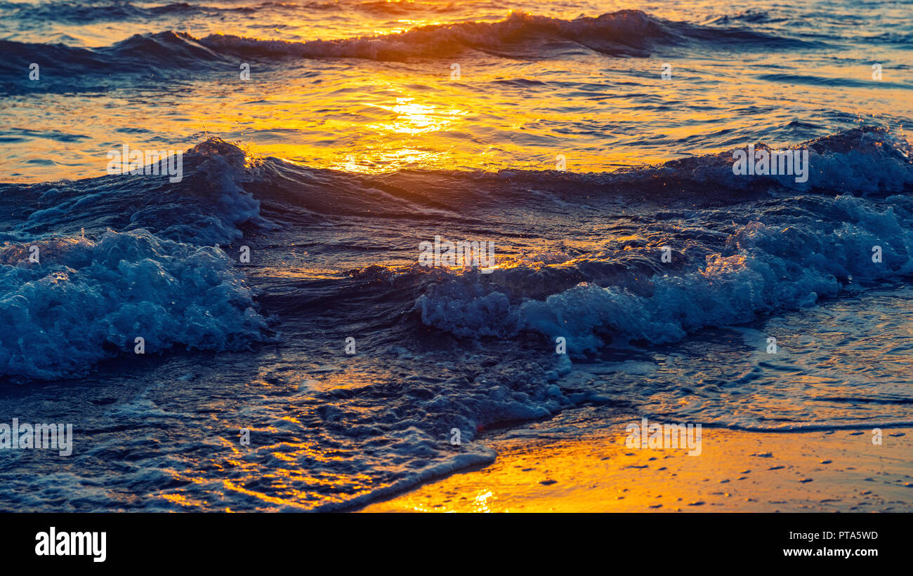 Foaming splashing sea surf ocean hi-res stock photography and images ...