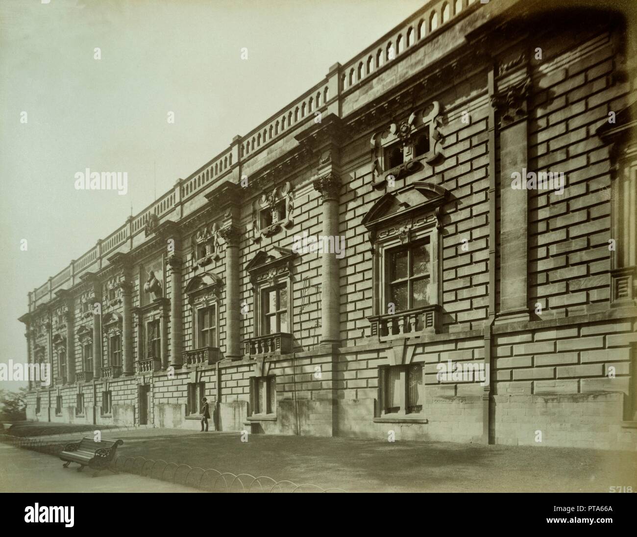 Nottingham castle museum and art gallery hi-res stock photography and ...