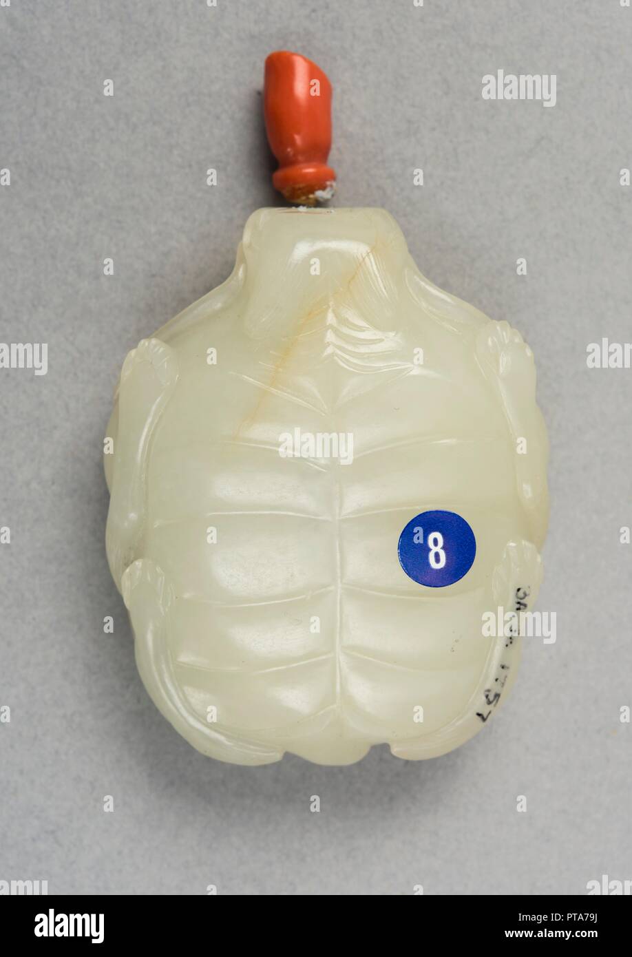 Jade snuff bottle in a turtle form, China, Qing dynasty, 1644-1911 ...