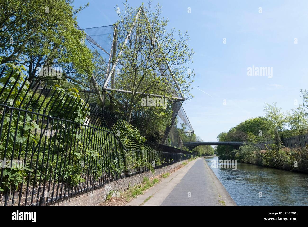Regents park zoo hi-res stock photography and images - Alamy