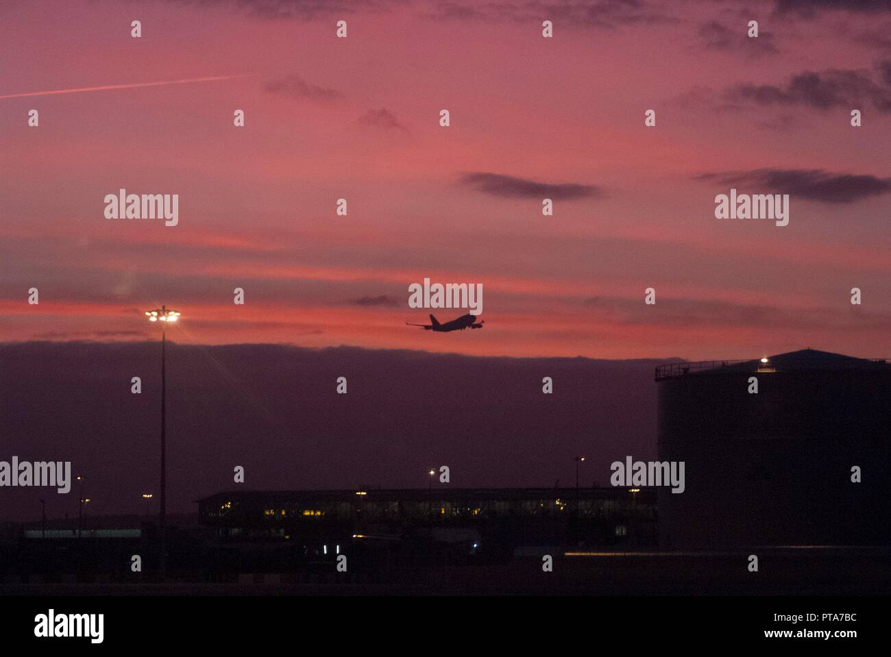 Heathrow, sunset, 2007. Creator: Ethel Davies Stock Photo - Alamy