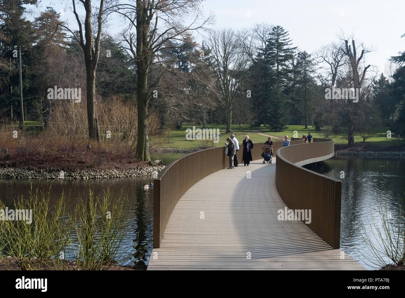 Sackler bridge kew gardens hi-res stock photography and images - Alamy